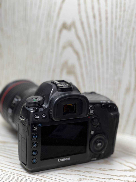Canon 6d mark2 body+ EF 50mm 1.8