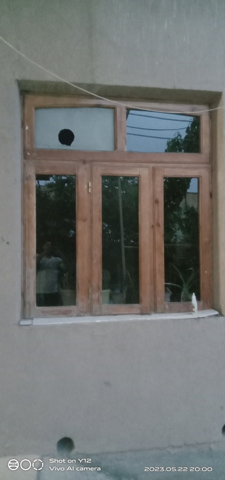 Eshik dereza sotiladi