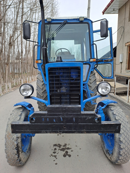 Traktor MTZ 80 sotiladi