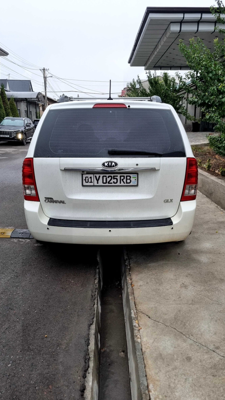 KIA Carnival sotiladi!
