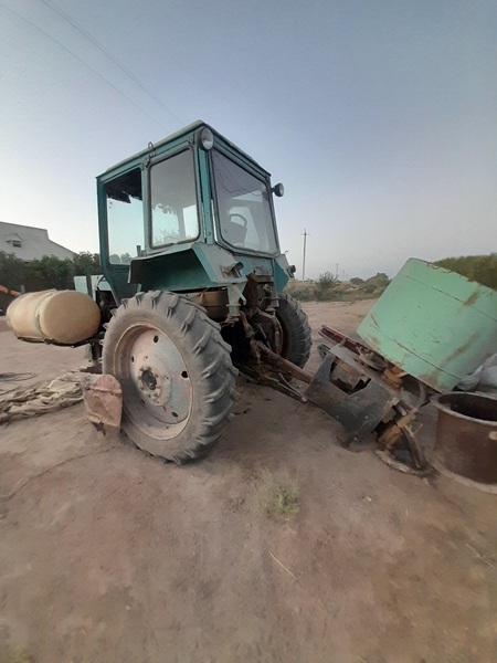 Traktor MTZ80 sotiladi