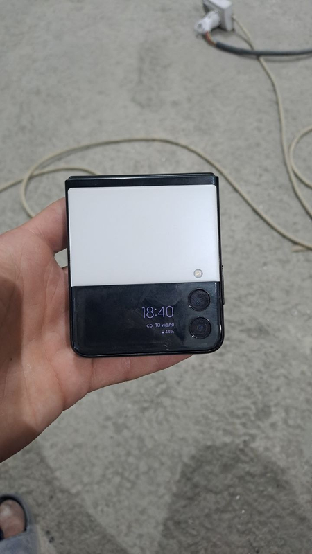 Samsung z flip 3 5G 256gb sotiladi yoki obmen