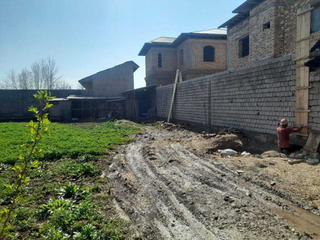 Срочно земля в Мирзо Улугбекском р-н ор-р заправка Лукойл (Аки)
