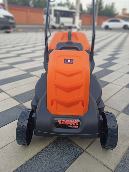 Газонокосилка класс 1200вт