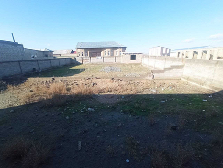 Uzunovul massivida yeri bilan savdo do'koni sotiladi 6mx18m yeri bilan
