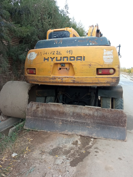 Экскаватор HYUNDAI 1300w\\nГод выпуска 2003.