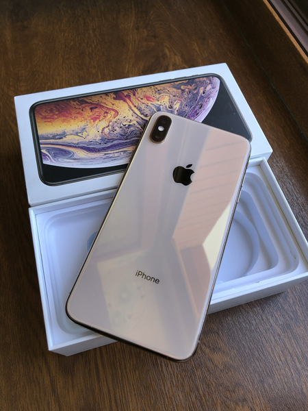 iPhone Xs Max kar dok full sotladi ZA/A