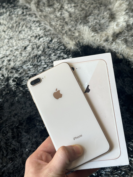 Срочно iphone 8+ сотилади коробка документ 64 гб