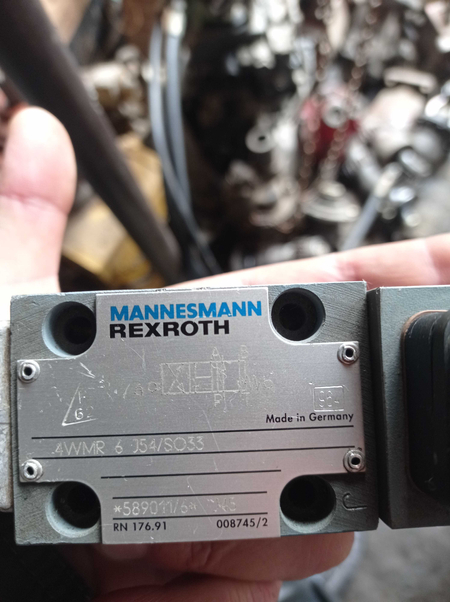 Электро магнитный клапан REXROTH,с механическим управлением 24v.