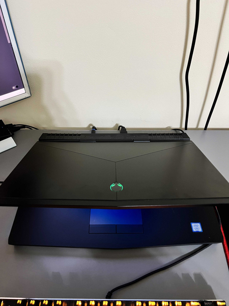 Alienware 15 R4 i7 / 32gb / 1070GTX / 1 ТБ
