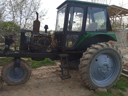 Traktor sotiladi