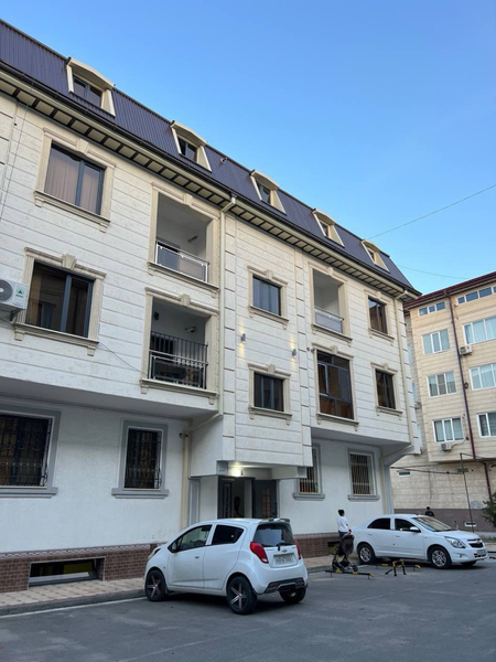 Продается 3 комнатная квартира площадью 90 кв.м. Адрес Эркин савдо