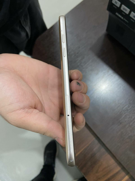 Samsung A7  sotiladi zor ishlidi