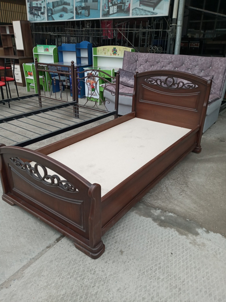 Kravat adinarni, matras artapedik