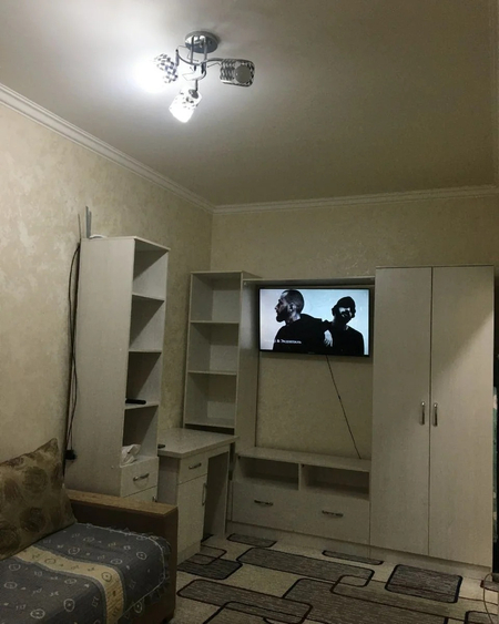 В Мирзо-Улугбекском районе продаётся 1 комнатная квартира