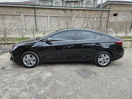 Hyundai Elantra срочно сотилади . Цену договоримся