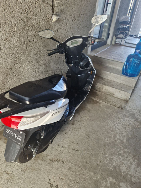 Skuter yaxshi xolatda sotiladi yangiday turibti