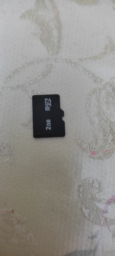 Карта памяти 2 gb работает отлично.