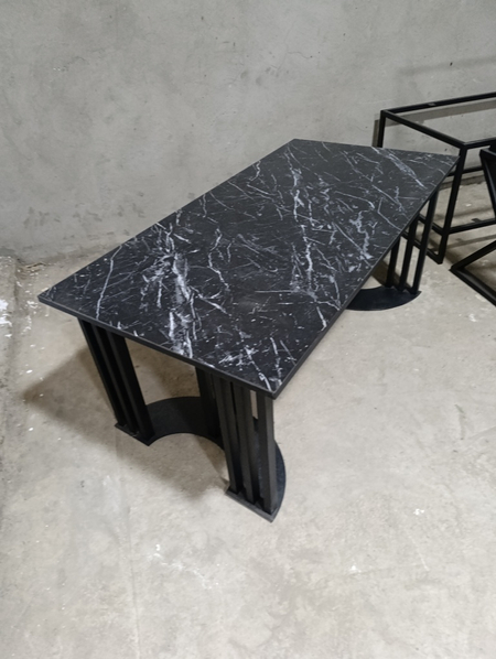 Jurnalniy stolik loft