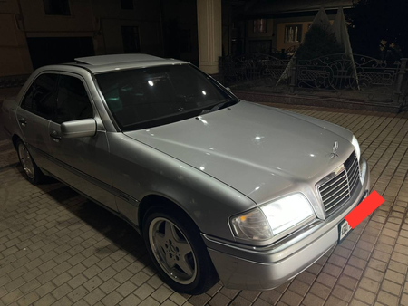 Mercedes W202 sotiladi