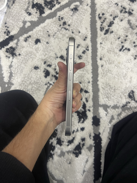 iPhone 15pro 256 gb natural titanium