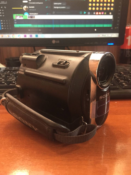 Sony Dcr-HC54. Xamma komplekti karobkalari bor