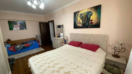 .Продам 2комнатную евроремонт с мебельтехникой 54м2 5этаж 8худуд Серге