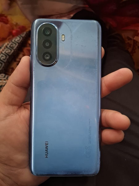 HUAWEI telefon sotiladi xolati a'lo srochniy sotiladi