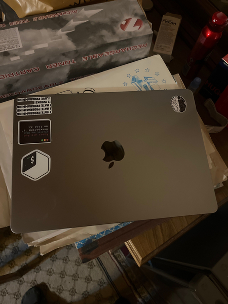 Продам Mac book air m2 базовый в идеальном состоянии