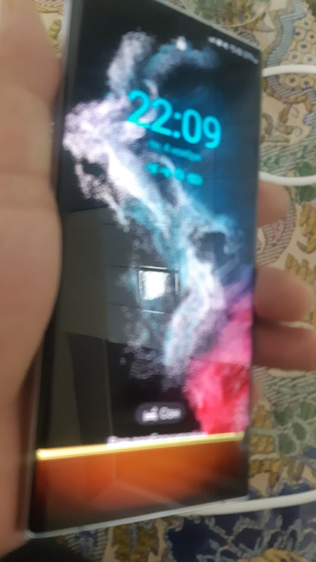 Samsung s22 ultra. Экран с трещиной. Все остальное в идеале.