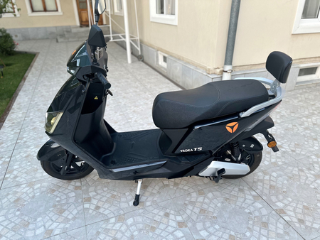 Yadea Skuter model T5