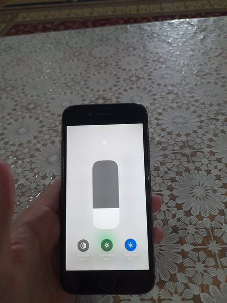 Iphone 8 srochni sotiladi