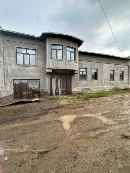 Срочно продается дом каробка Ункургон ,ориентир Селхоз институт. 6,3 с