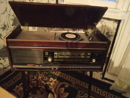 Radio sotiladi.faqat tezroq sotiliahi kere.Obmen bor