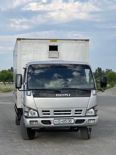 Isuzu yuk mashinasi