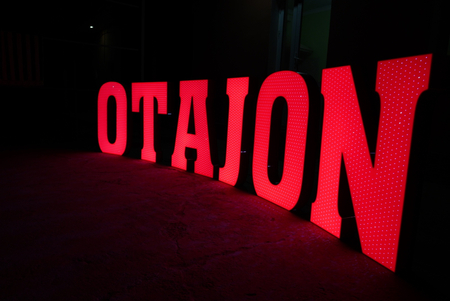 Onajon dekoratsiya sotiladi