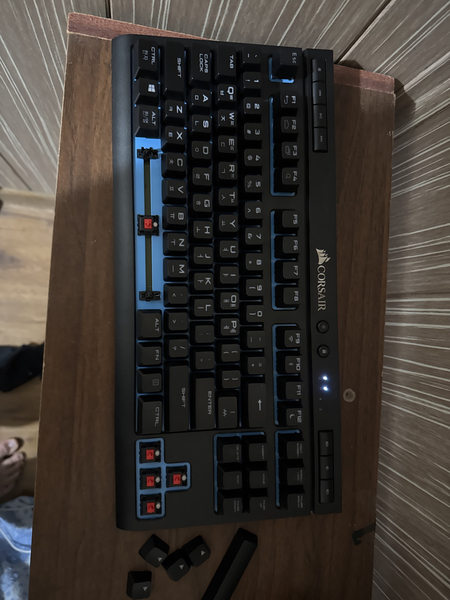 Механическая клавиатура Corsair K63 В отличном состоянии