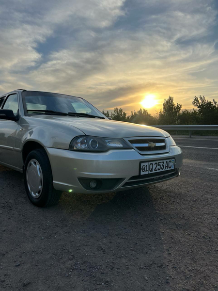 Nexia 2 1.6 sotiladi