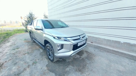Pikap Mitsubishi