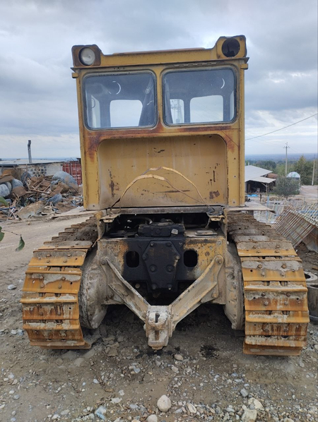 Bulduzer T130 ishchi xolatda