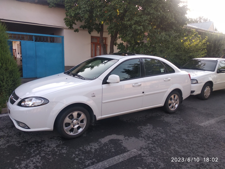 Продаётся Lacetti elegant автомат коробка, 2020 года пробег 53000км.