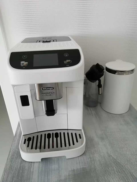 Кофемашина DeLonghi Magnifica Plus ECAM320.60.W