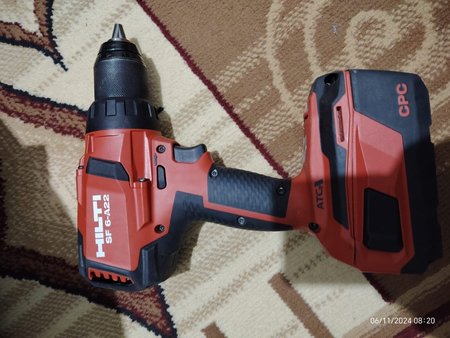 HILTI shurpovert Zaklovka apart Tunika kesgich va Rabochi drel.