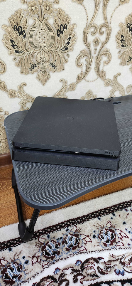 Play Station 4 (slim)