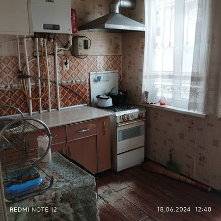 Очень срочно продается 1 ком.квартира на Карасу-6 рядом базар Авайхон