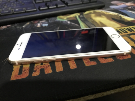 iphone 8 icloud. ekrani korpusi radnoy