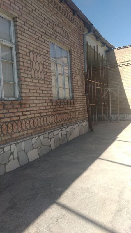 Кармана. Дуне магазин оркаси, Уй сотилади. 21 сотих.