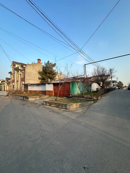 Срочно продаётся угловой Саламатина Яккасарайский район