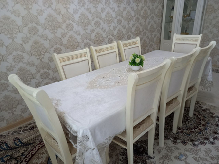 Оқ стол-стул сотилади, жуда чиройли!
