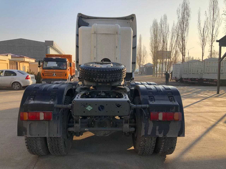 HOWO A7 ТЯГАЧ (метан)